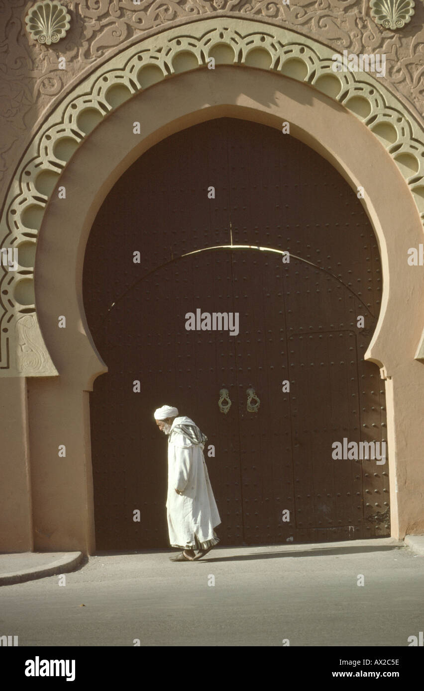 Arab man arch Stock Photo - Alamy