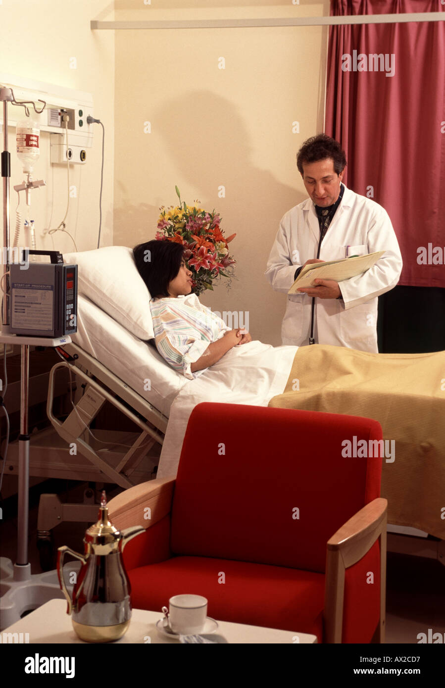 Doctor with patient at hospital in Tabuk Saudia Arabia Stock Photo - Alamy