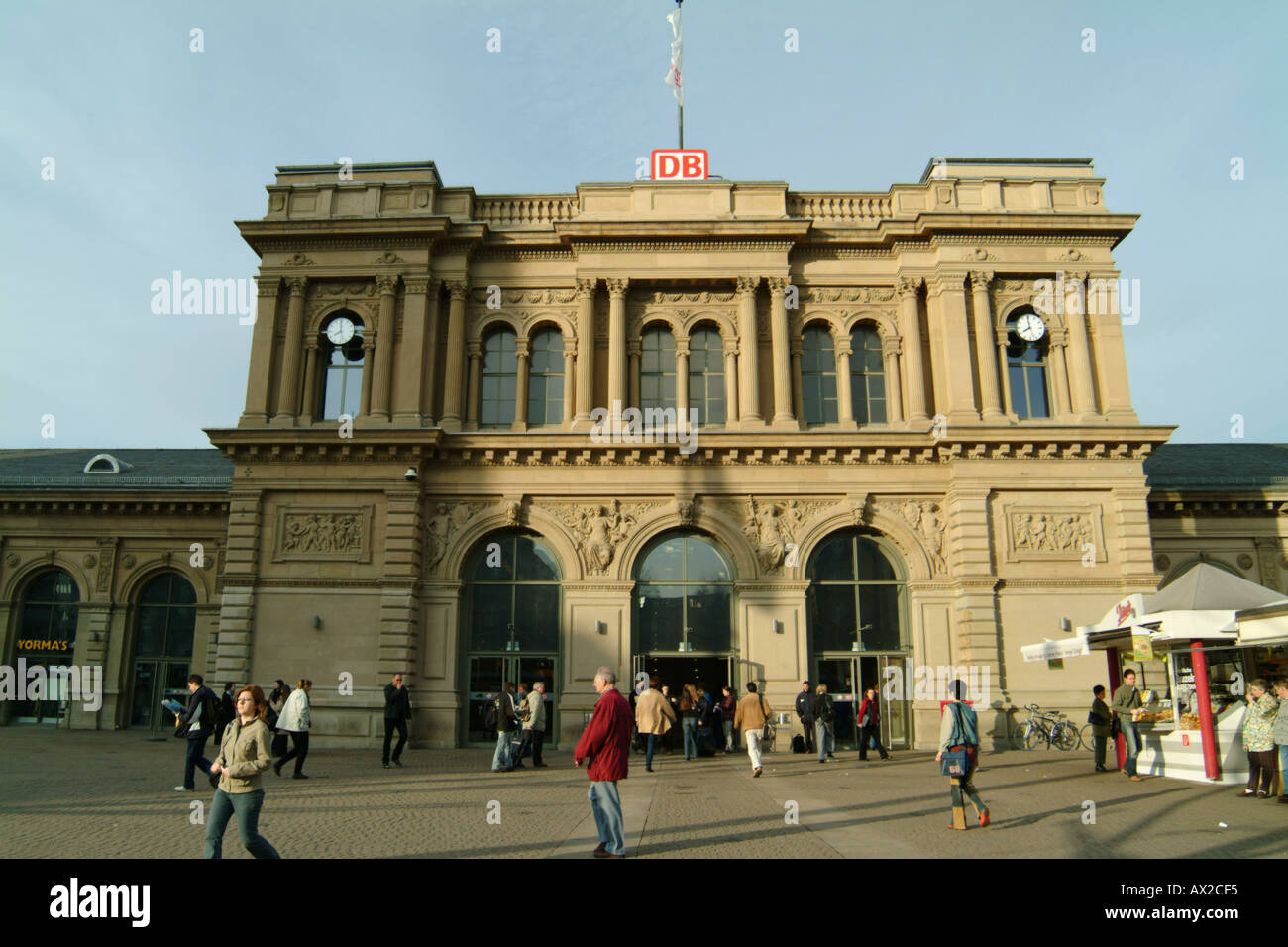 train station mainz germany Stock Photo - Alamy