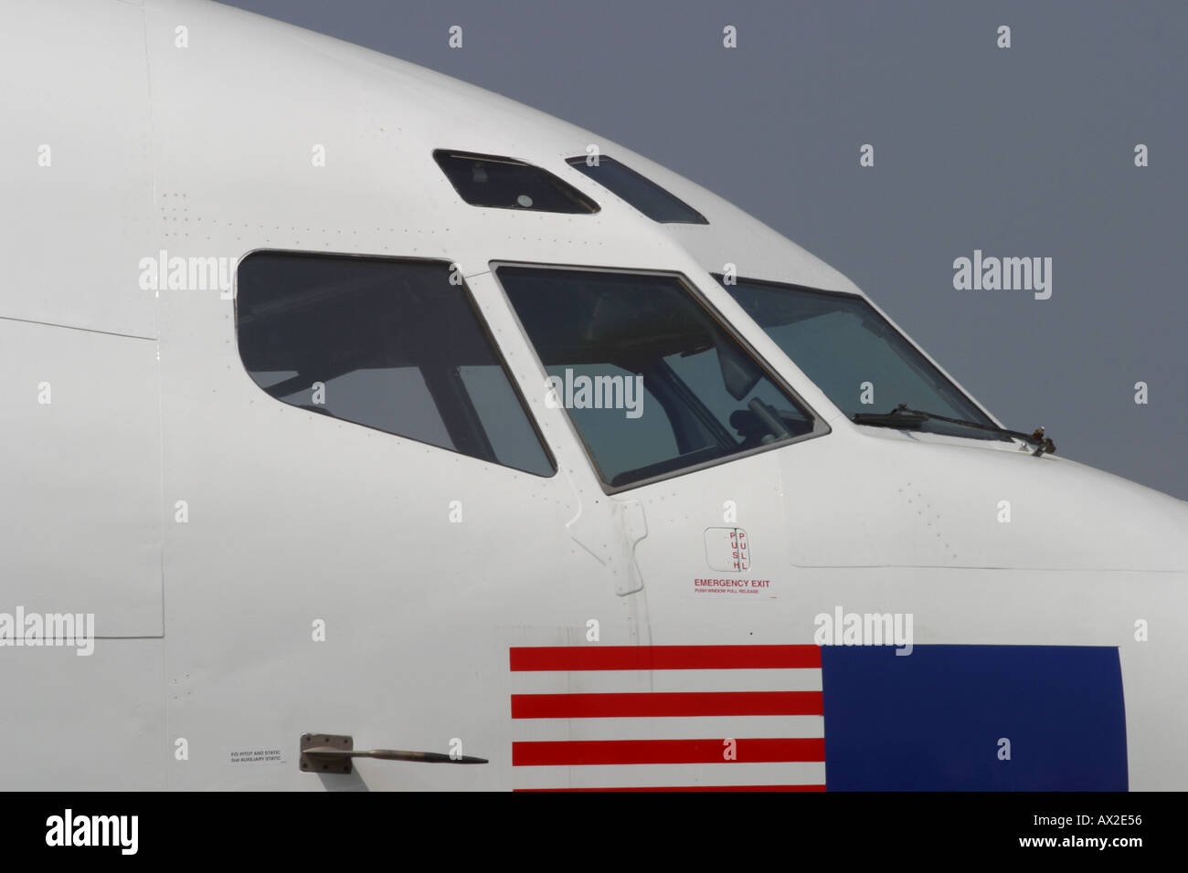 Close up of a Boeing 737 airliner cockpit Stock Photo - Alamy
