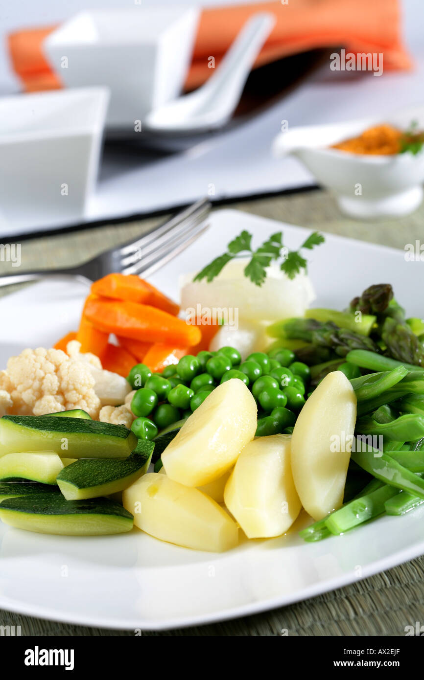 Steamed courgettes hi-res stock photography and images - Alamy