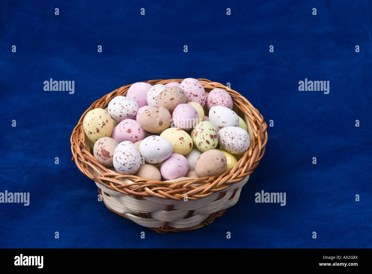 Mini easter eggs hi-res stock photography and images - Alamy