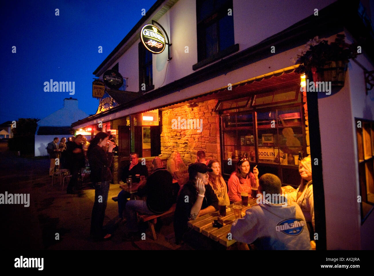 Doolin pub hi-res stock photography and images - Alamy