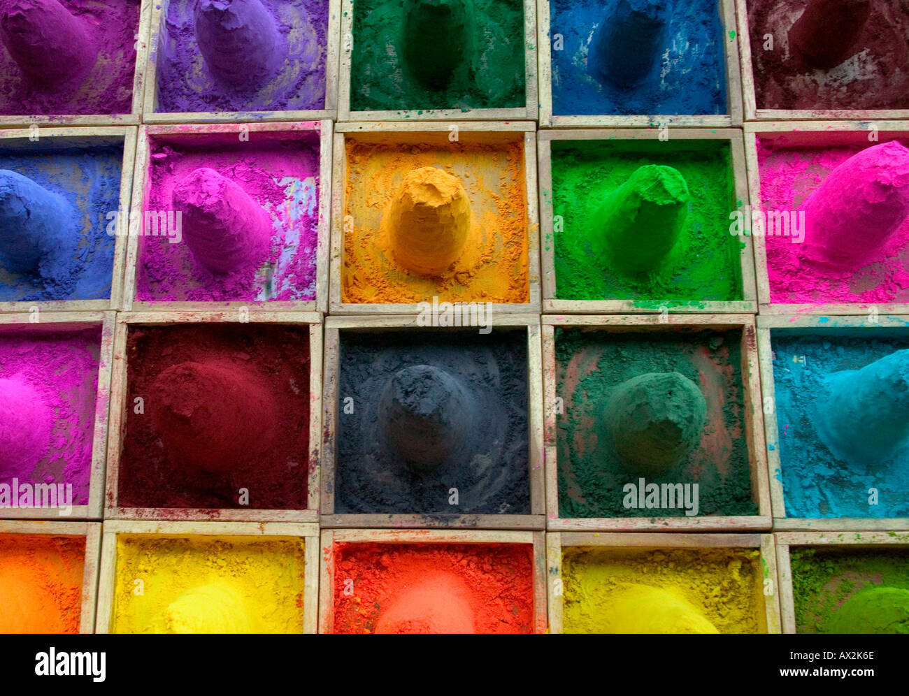 Selling color powder at market Pushkar Rajasthan India Stock Photo - Alamy