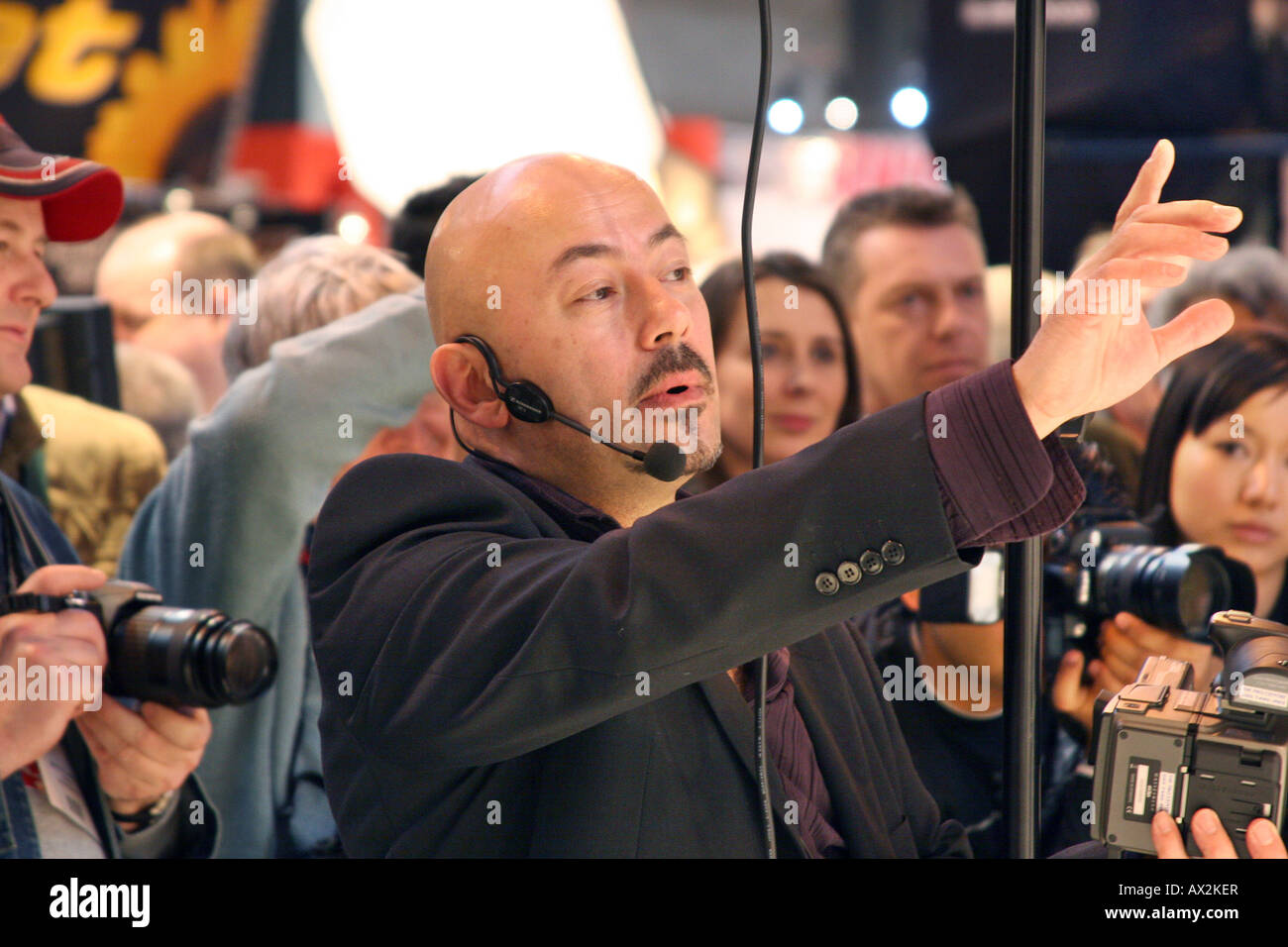 Talk to crowd microphone hi-res stock photography and images - Alamy