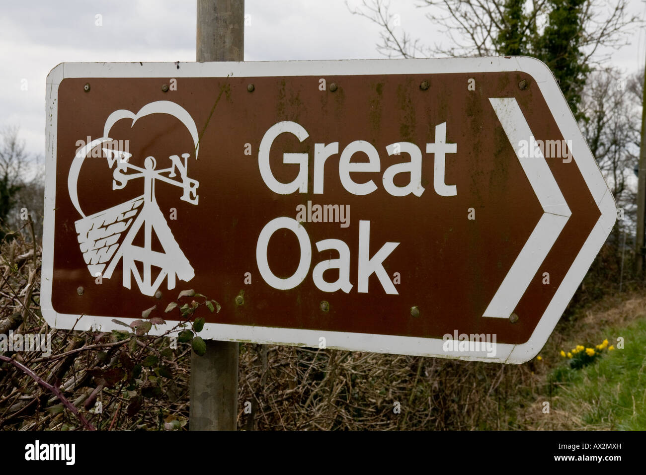 Great oak brown tourist sign hi-res stock photography and images - Alamy