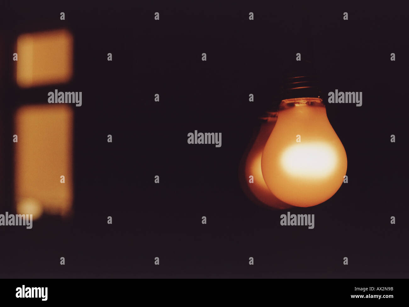 Light bulb reflection Stock Photo - Alamy