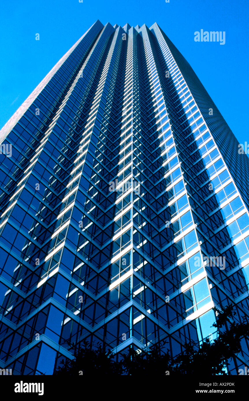 Looking upwards to top of modern glass and steel skyscraper Stock Photo ...