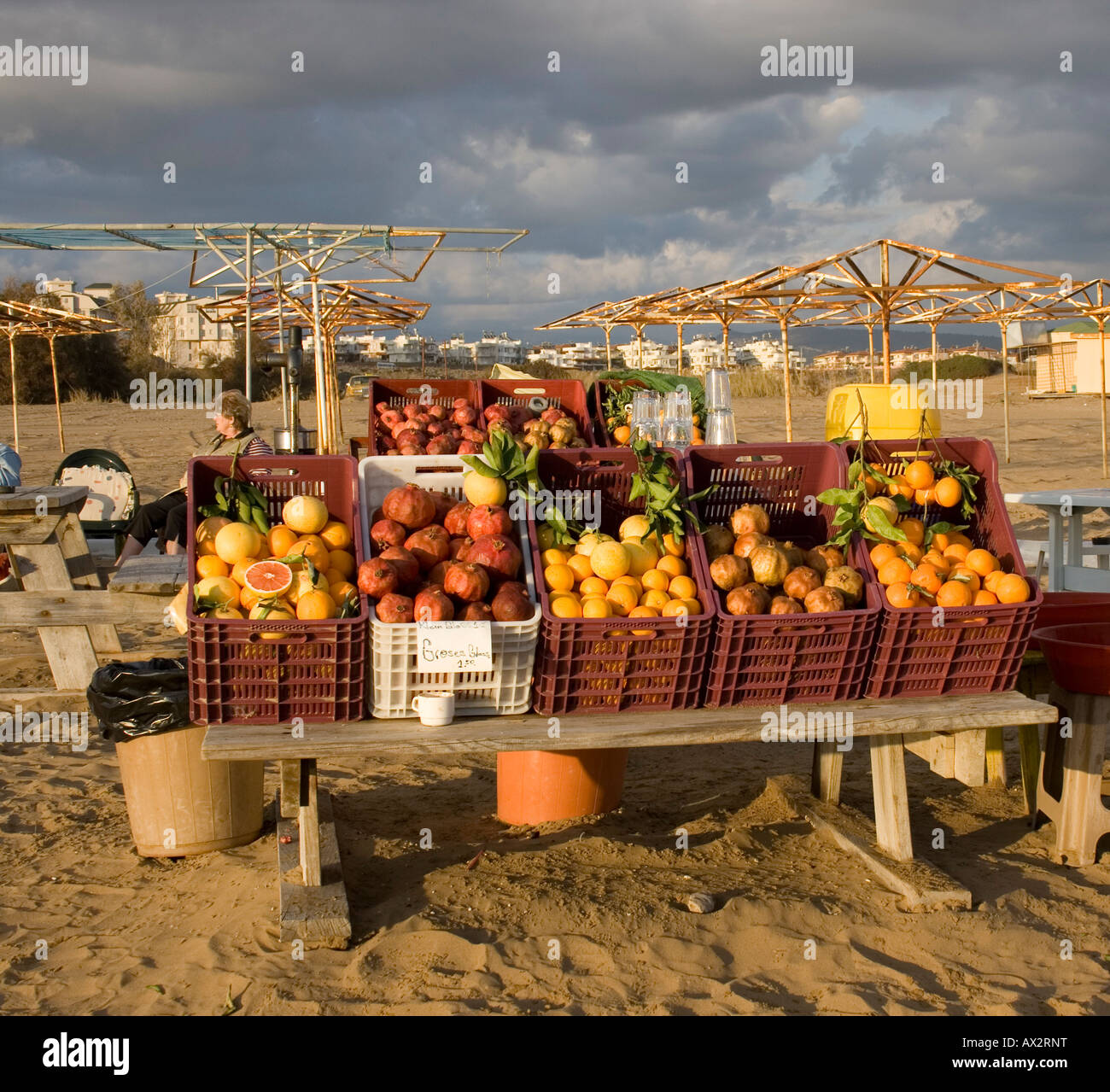 Fruit juice stall hi-res stock photography and images - Alamy
