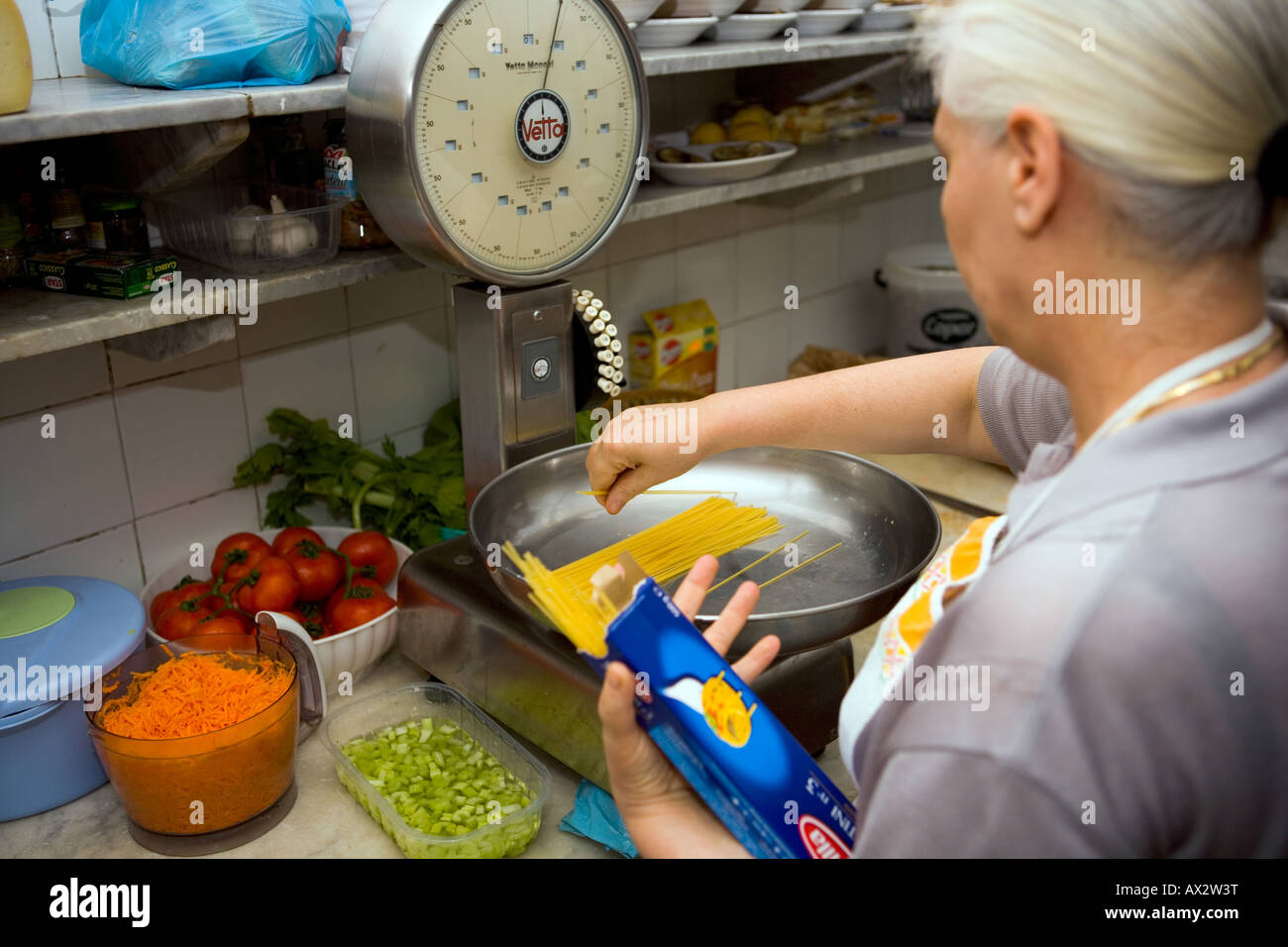 Weigh out pasta hi-res stock photography and images - Alamy
