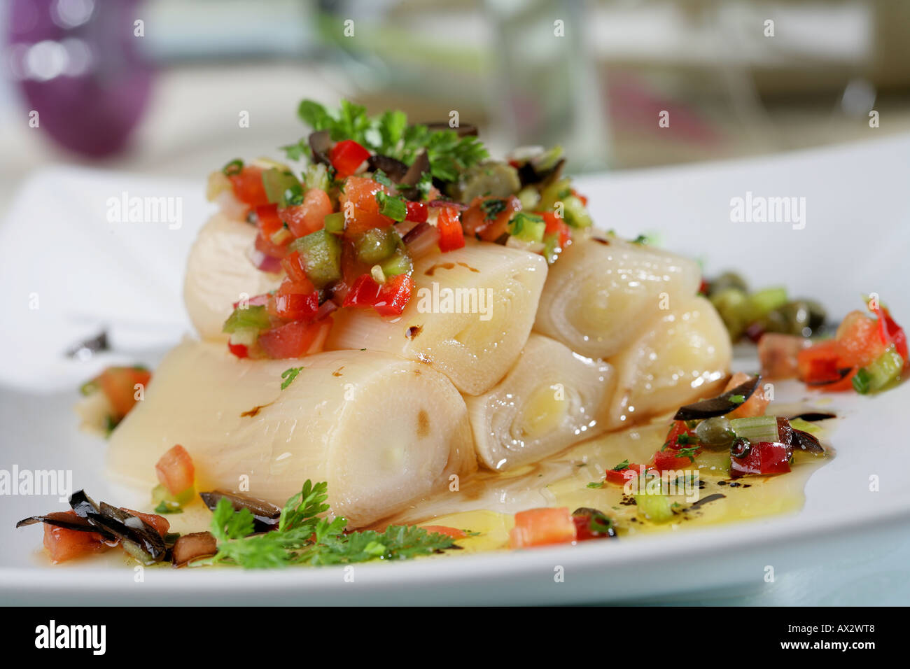 Boiled leeks with vinaigrette sauce Stock Photo - Alamy