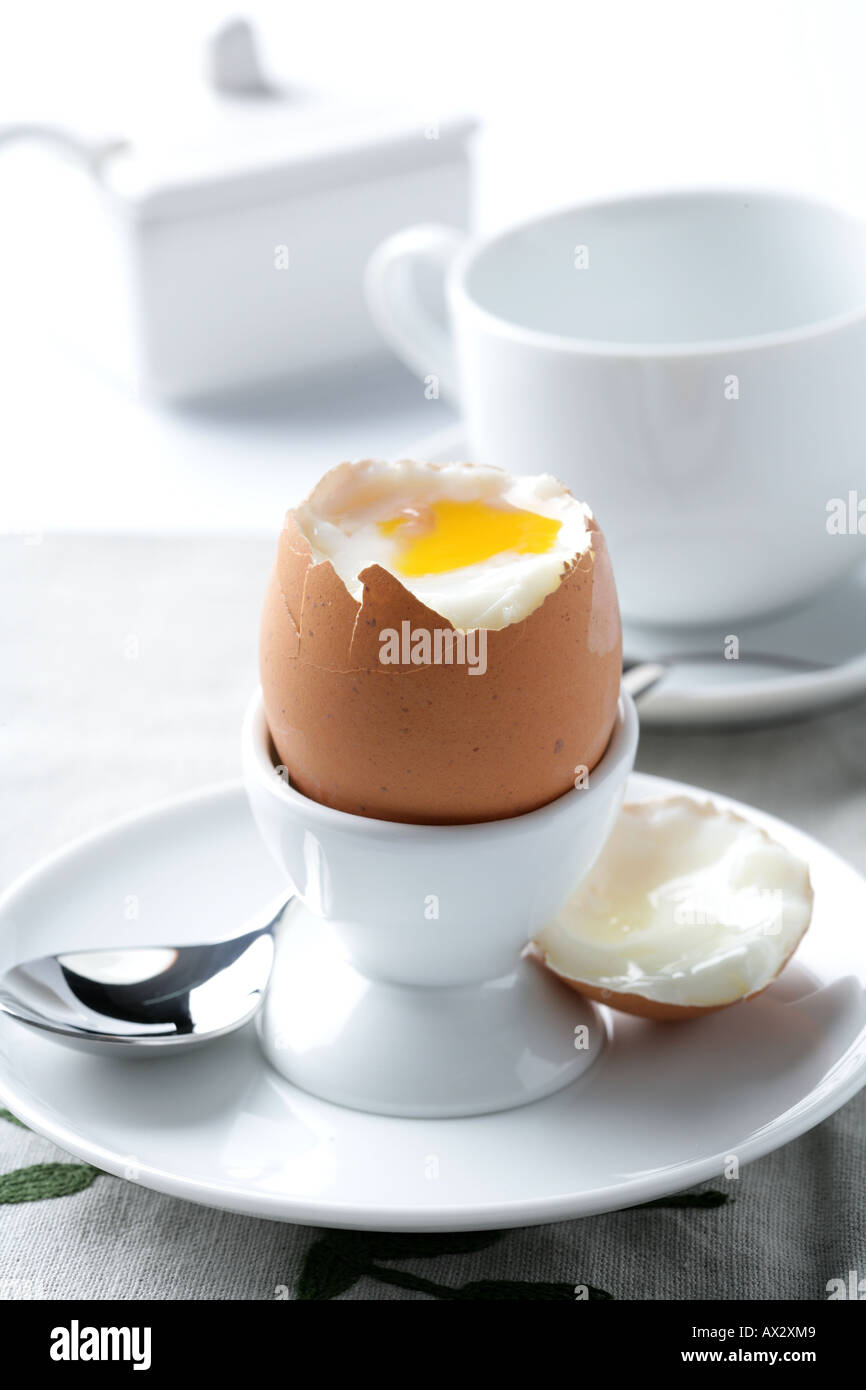 Tray bowl broken egg hi-res stock photography and images - Alamy