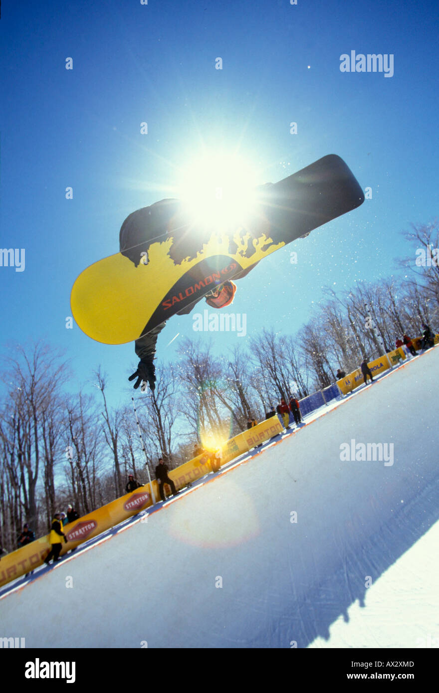 Snowboarder half pipe hi-res stock photography and images - Alamy