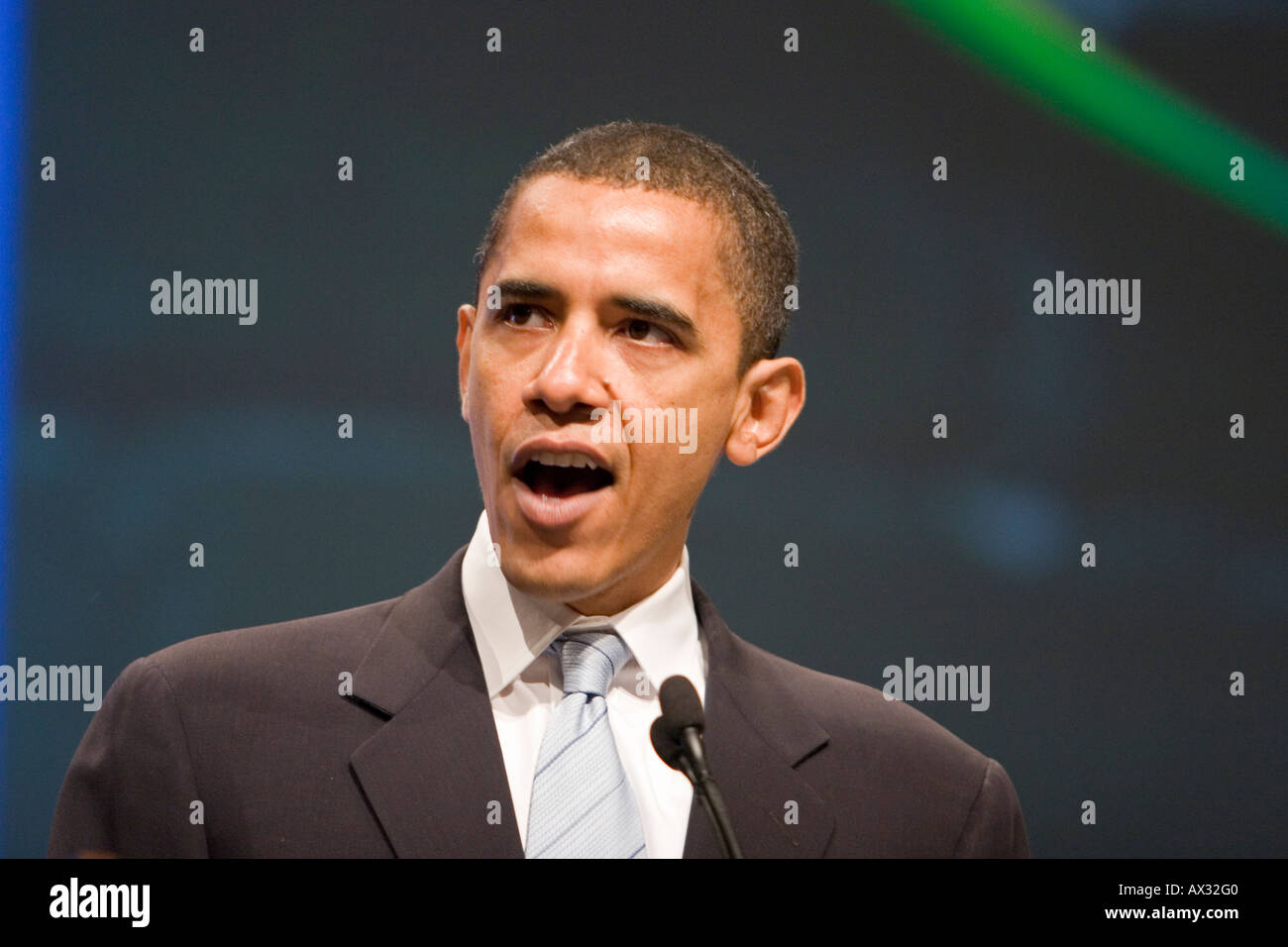 Senator barack obama speaker hi-res stock photography and images - Alamy