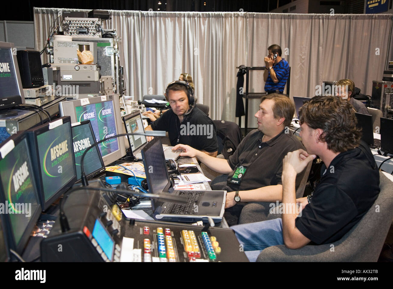 Video backstage hi-res stock photography and images - Alamy
