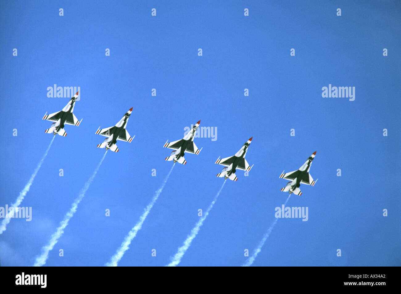 The US Air Force Thunderbirds in the difficult line abraest formation ...