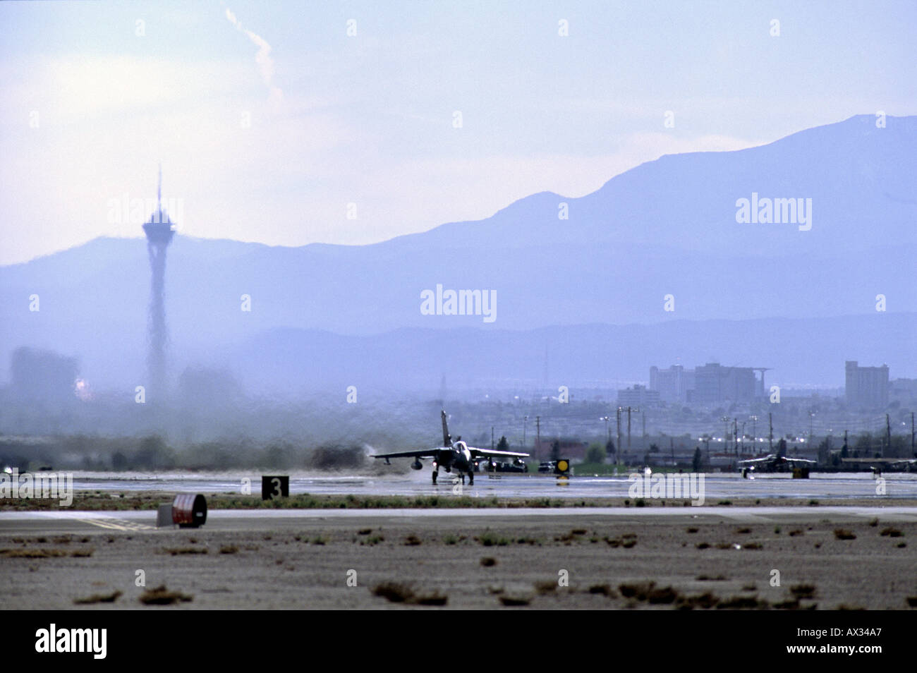 Takeoff roll hi-res stock photography and images - Alamy