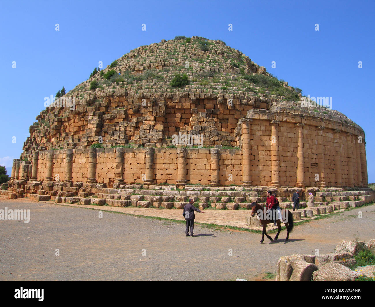 "Qabr er Rumia " , Mauritanian royal tomb (also called tomb of the ...