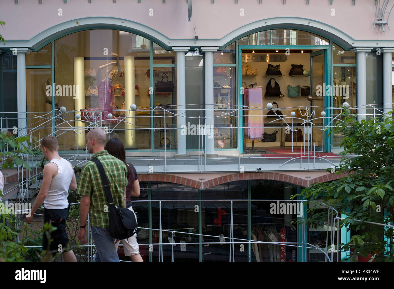 Berlin streets store hi-res stock photography and images - Alamy
