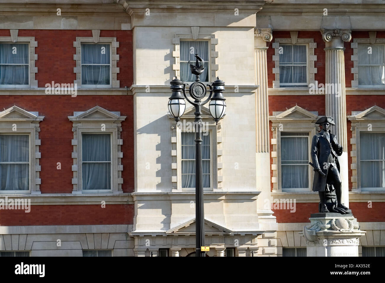 Statue captain james cook mall hi-res stock photography and images - Alamy