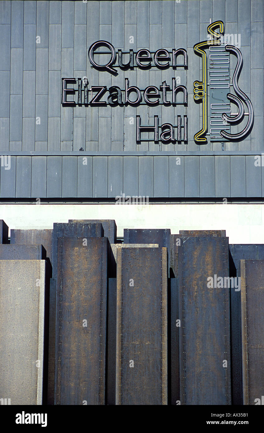 Queen elizabeth hall oldham hi-res stock photography and images - Alamy