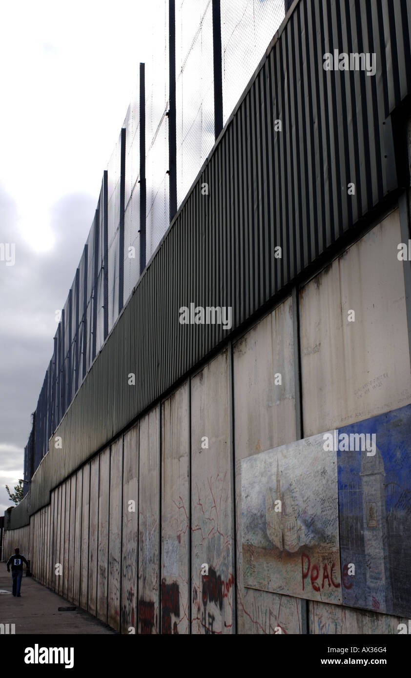 The barrier wall in Belfast that separates the Protestant community of ...