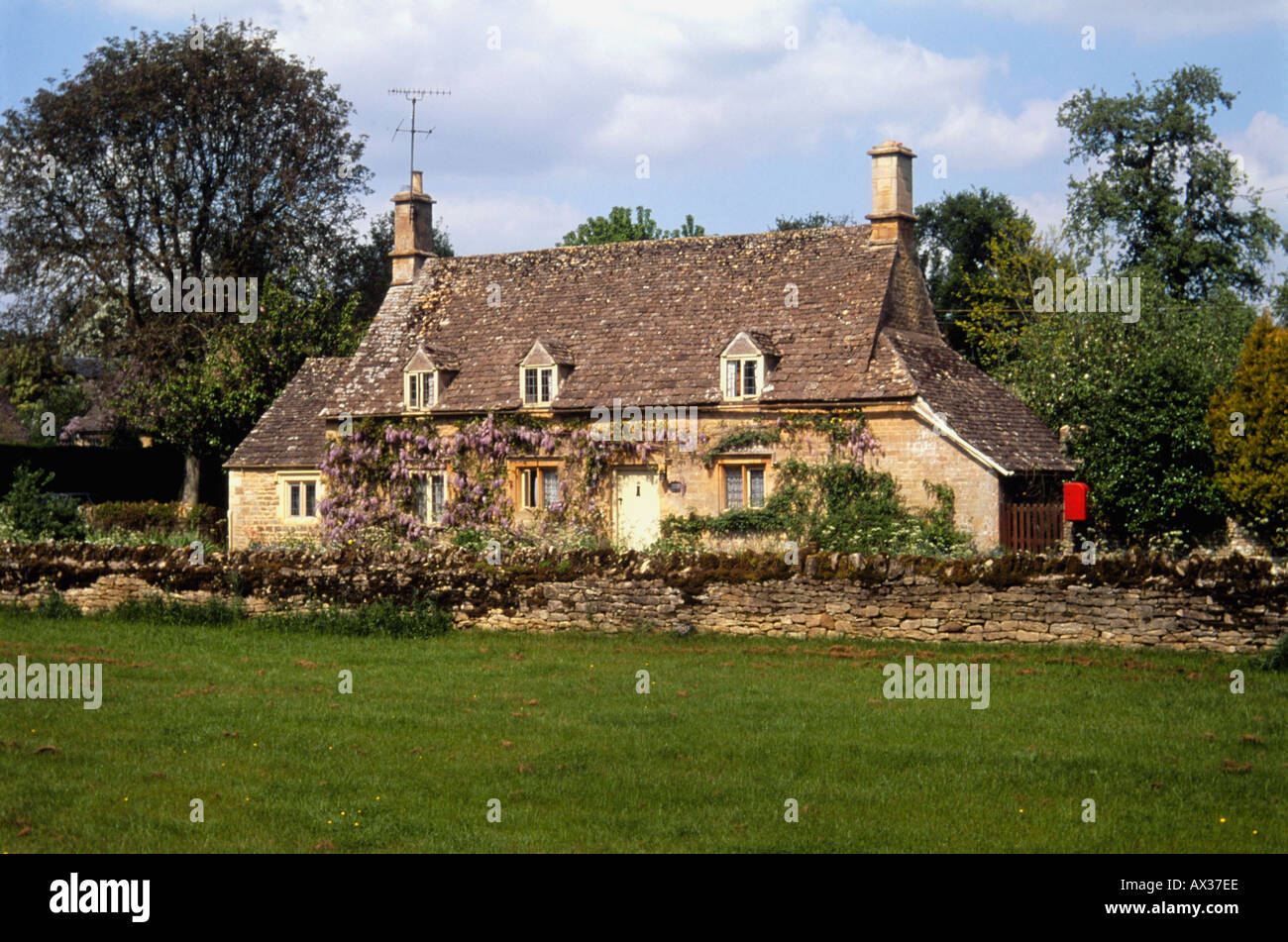 Large country house hi-res stock photography and images - Alamy
