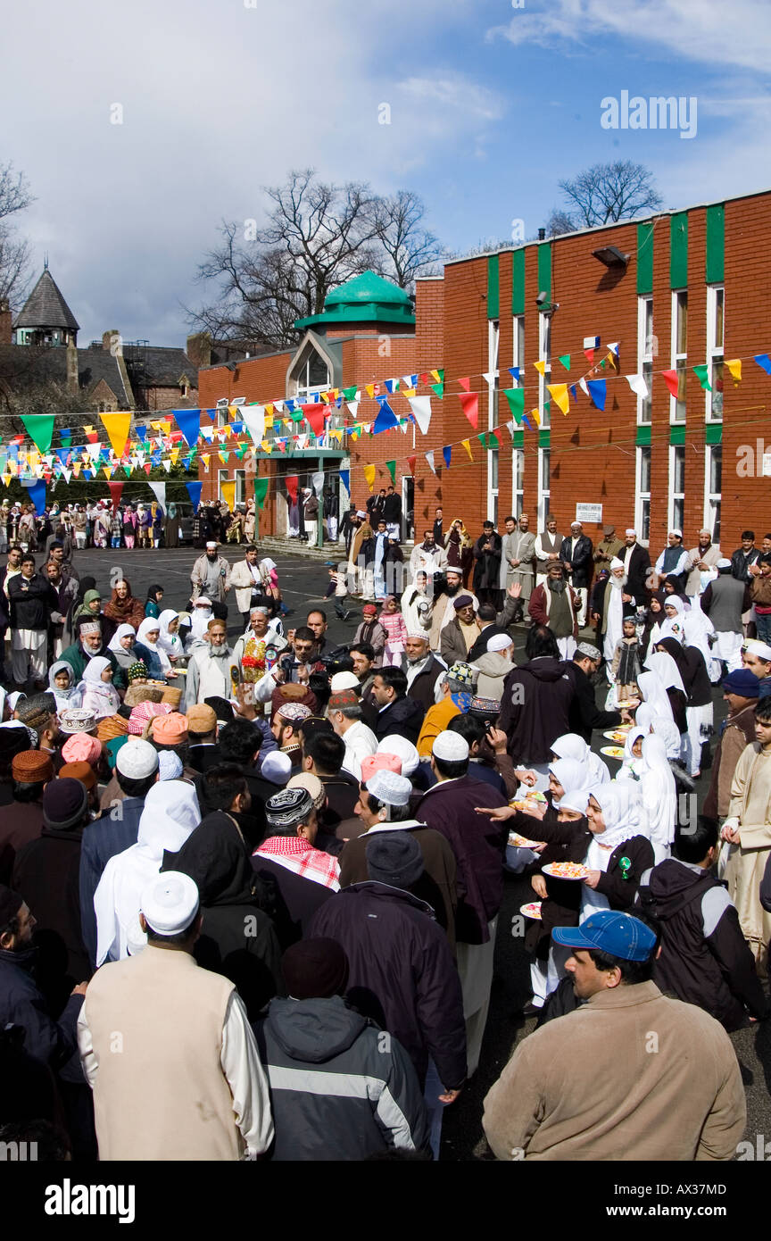 Muslims celebrating the hi-res stock photography and images - Alamy