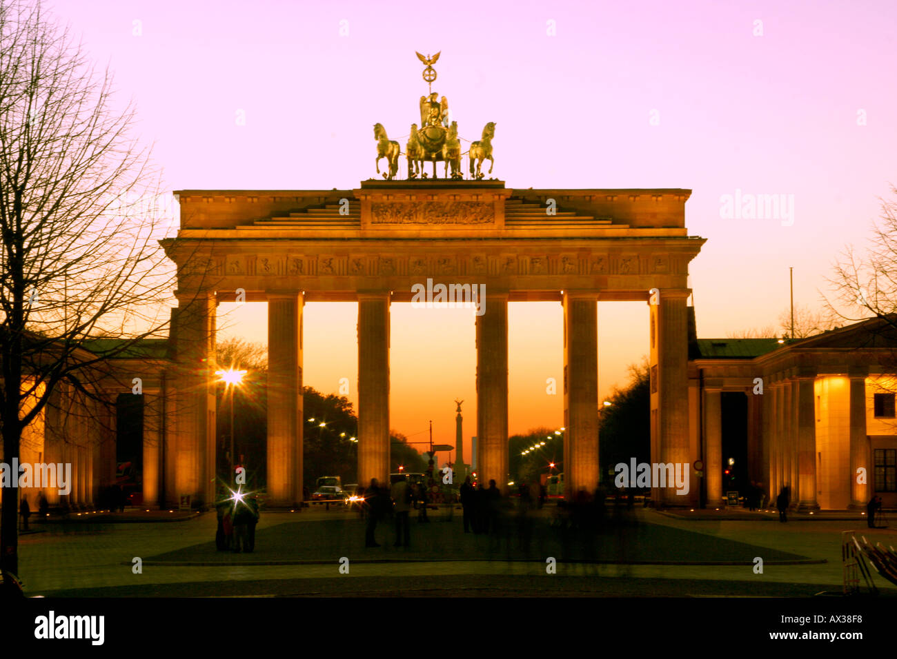 Berlin brandenburger gate Brandenburger Tor Pariser Platz Paris square ...