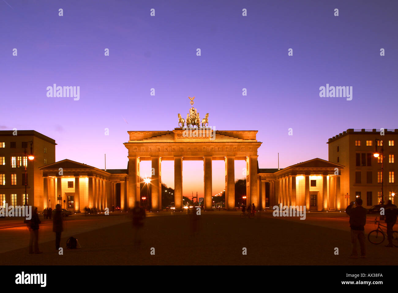 Berlin brandenburger gate Brandenburger Tor Pariser Platz Paris square ...