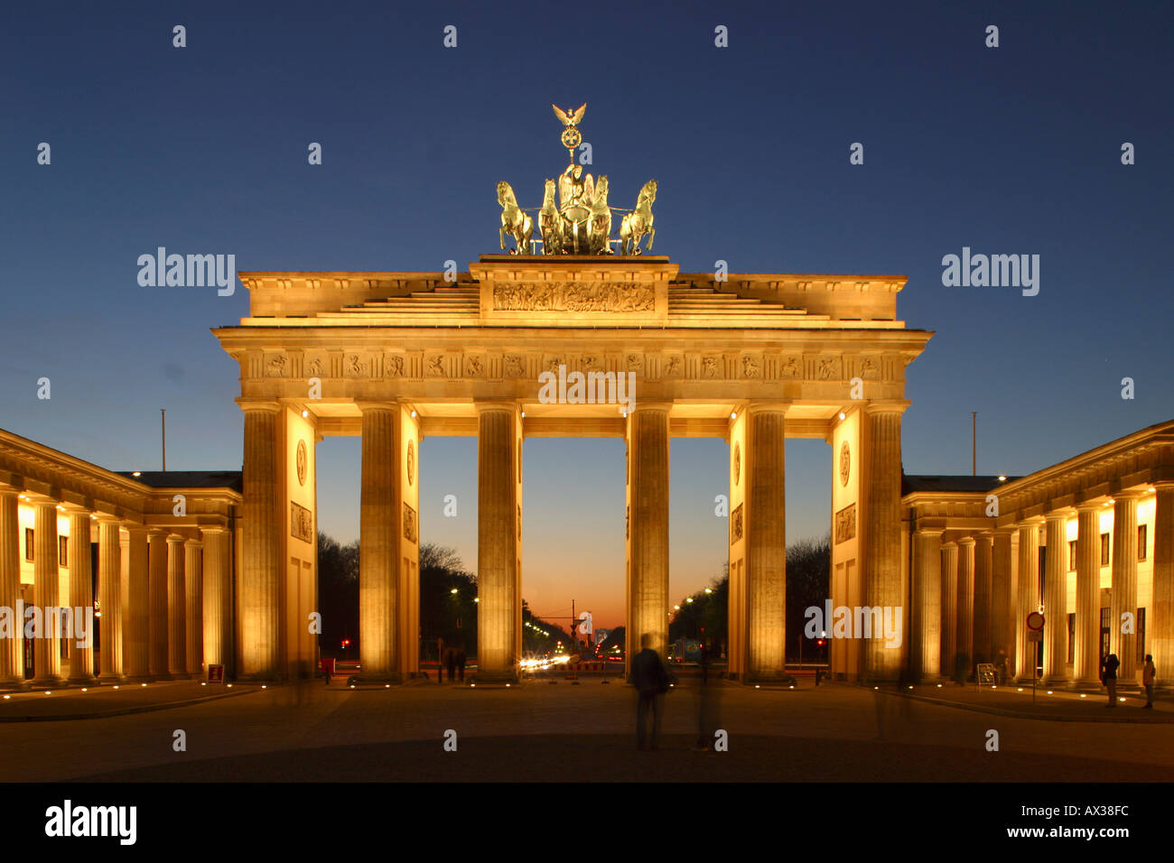 Berlin brandenburger gate Brandenburger Tor Pariser Platz Paris square ...