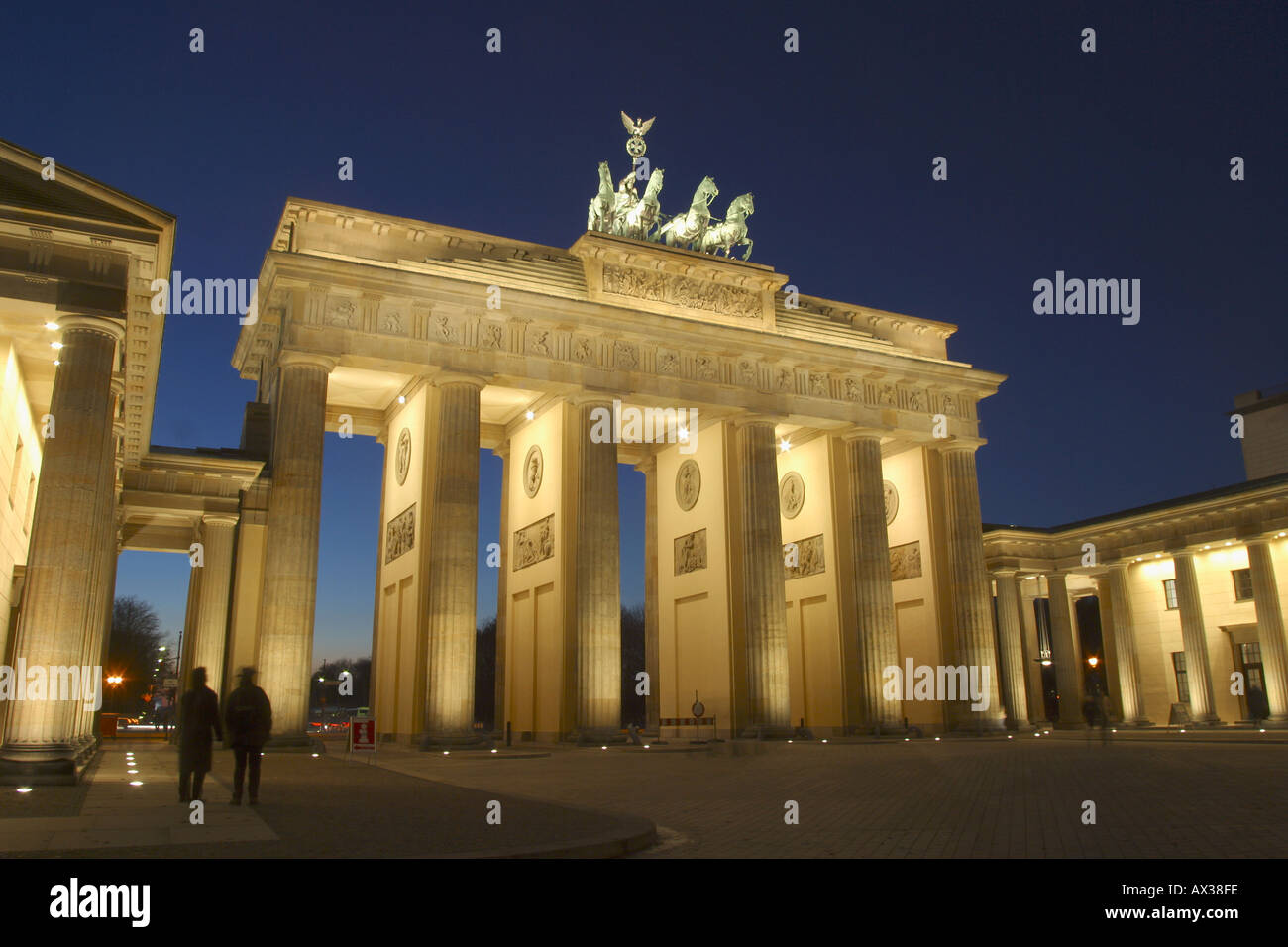 Berlin brandenburger gate Brandenburger Tor Pariser Platz Paris square ...