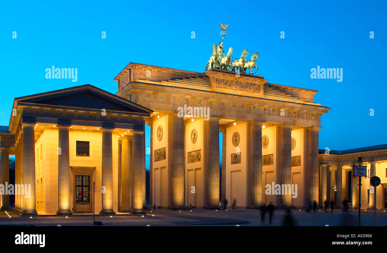 Berlin brandenburger gate Brandenburger Tor Pariser Platz Paris square ...