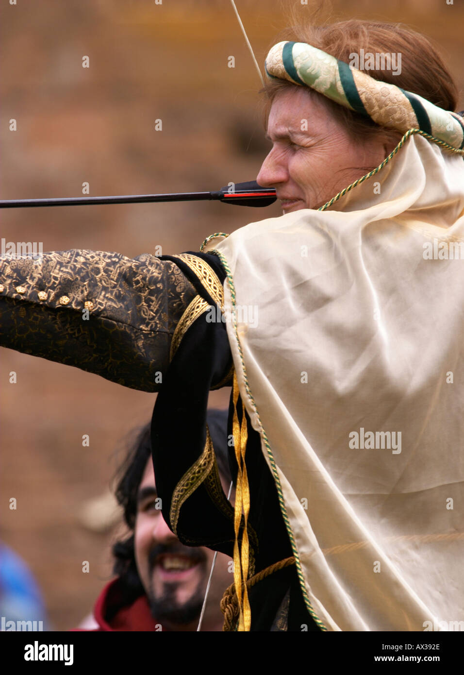 English archer longbow hi-res stock photography and images - Alamy