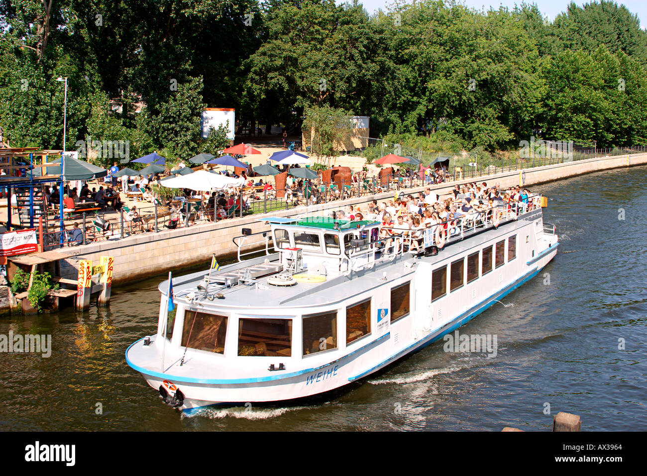 Berlin River spree in summer tourist boot beachbar Strandbar Mitte ...