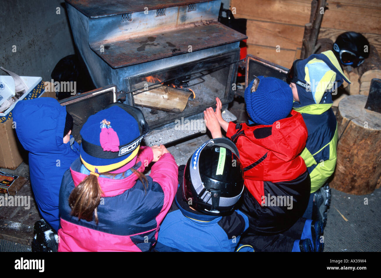 Children warming hands fire hi-res stock photography and images - Alamy
