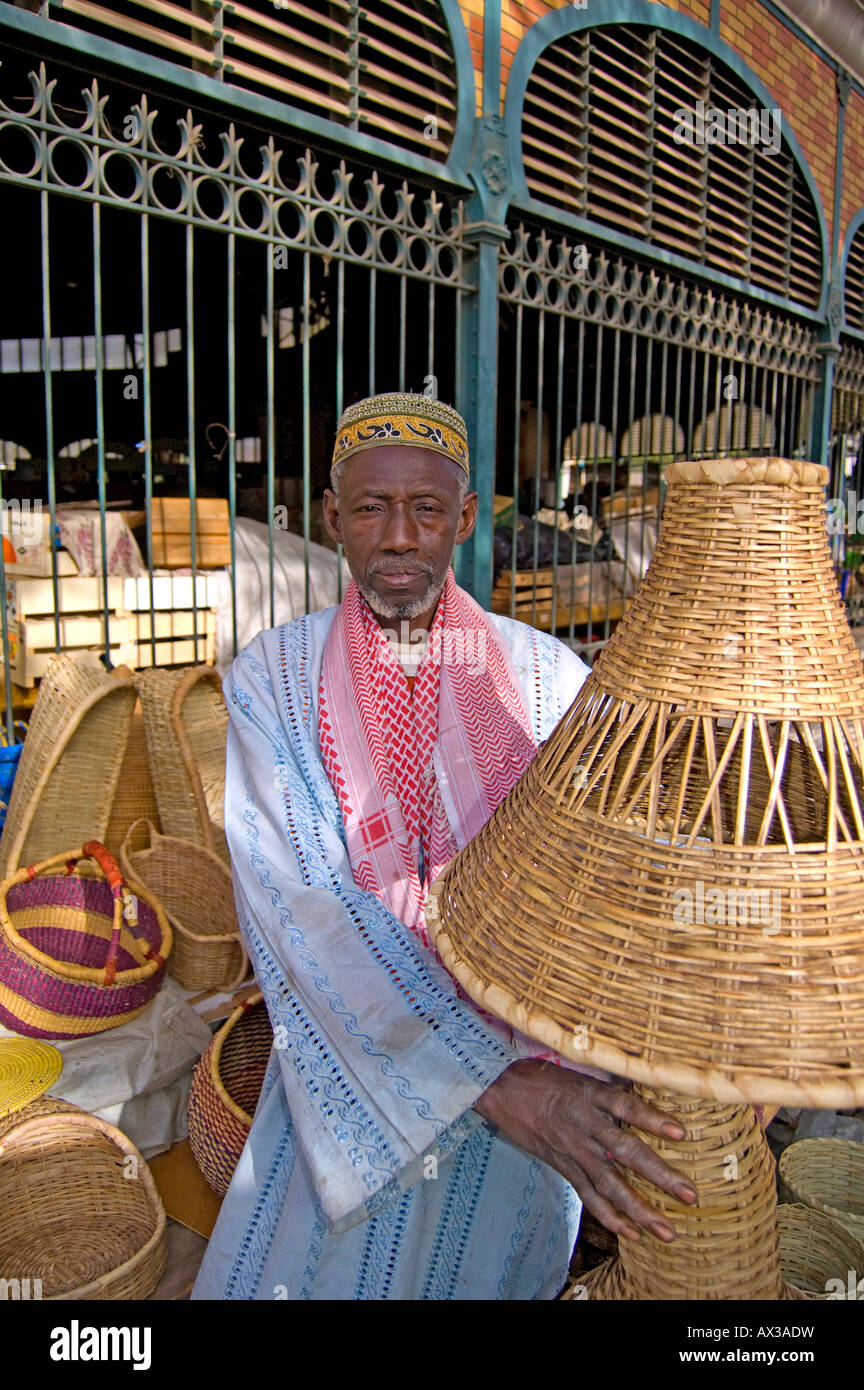 African craftwork hi-res stock photography and images - Alamy