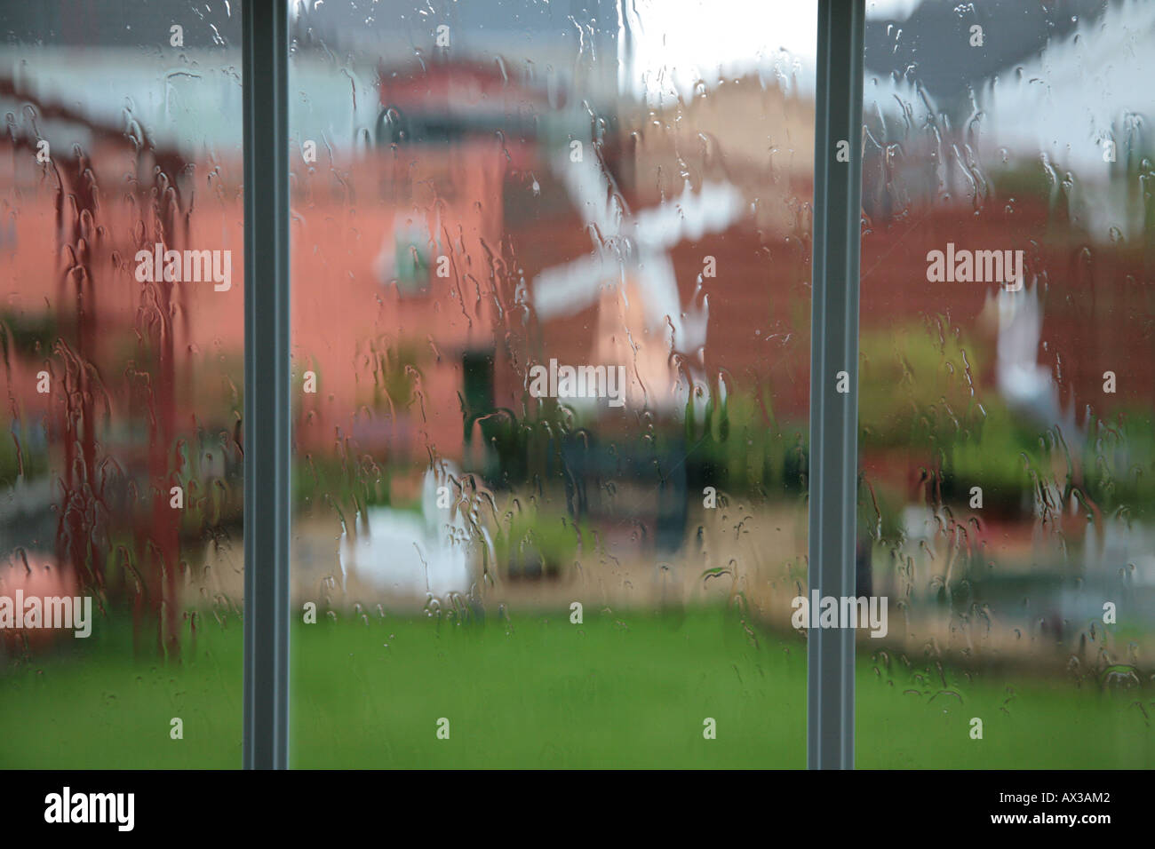 Wet miserable weather hi-res stock photography and images - Alamy