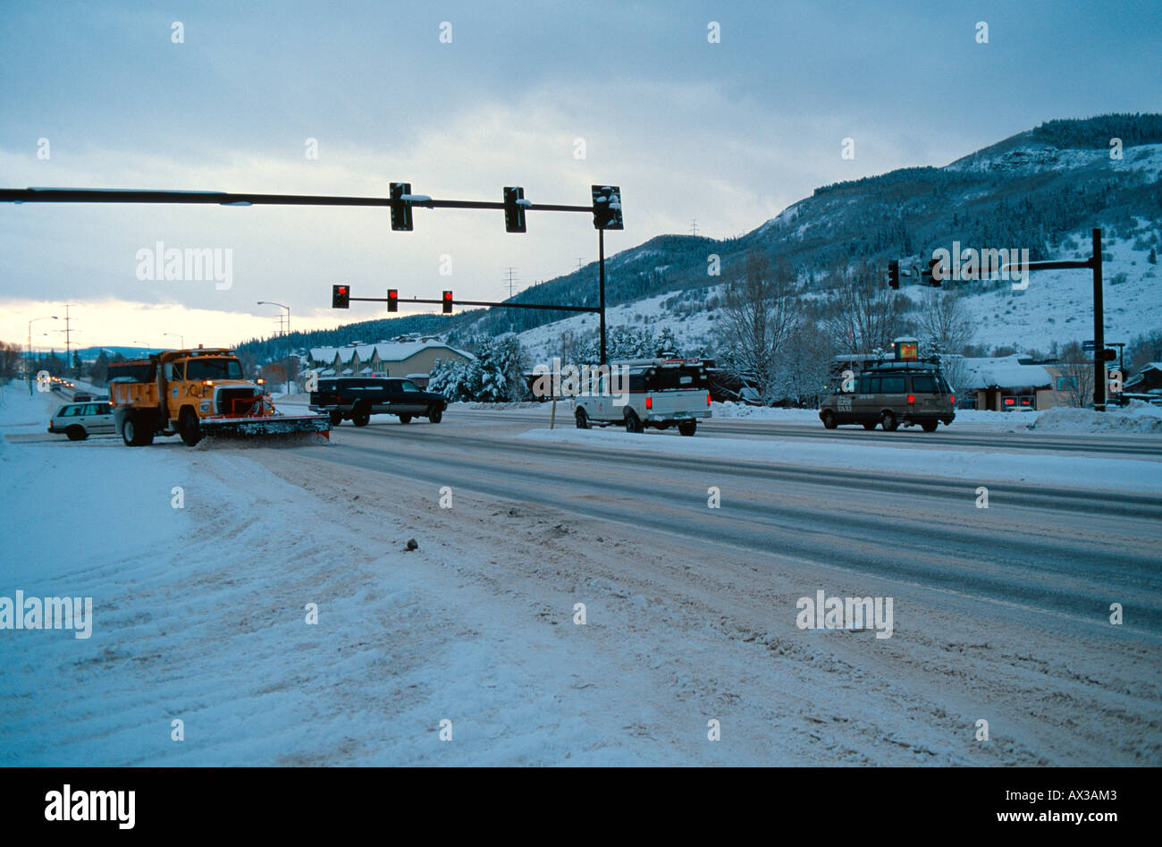 Lincoln town car driving hi-res stock photography and images - Alamy