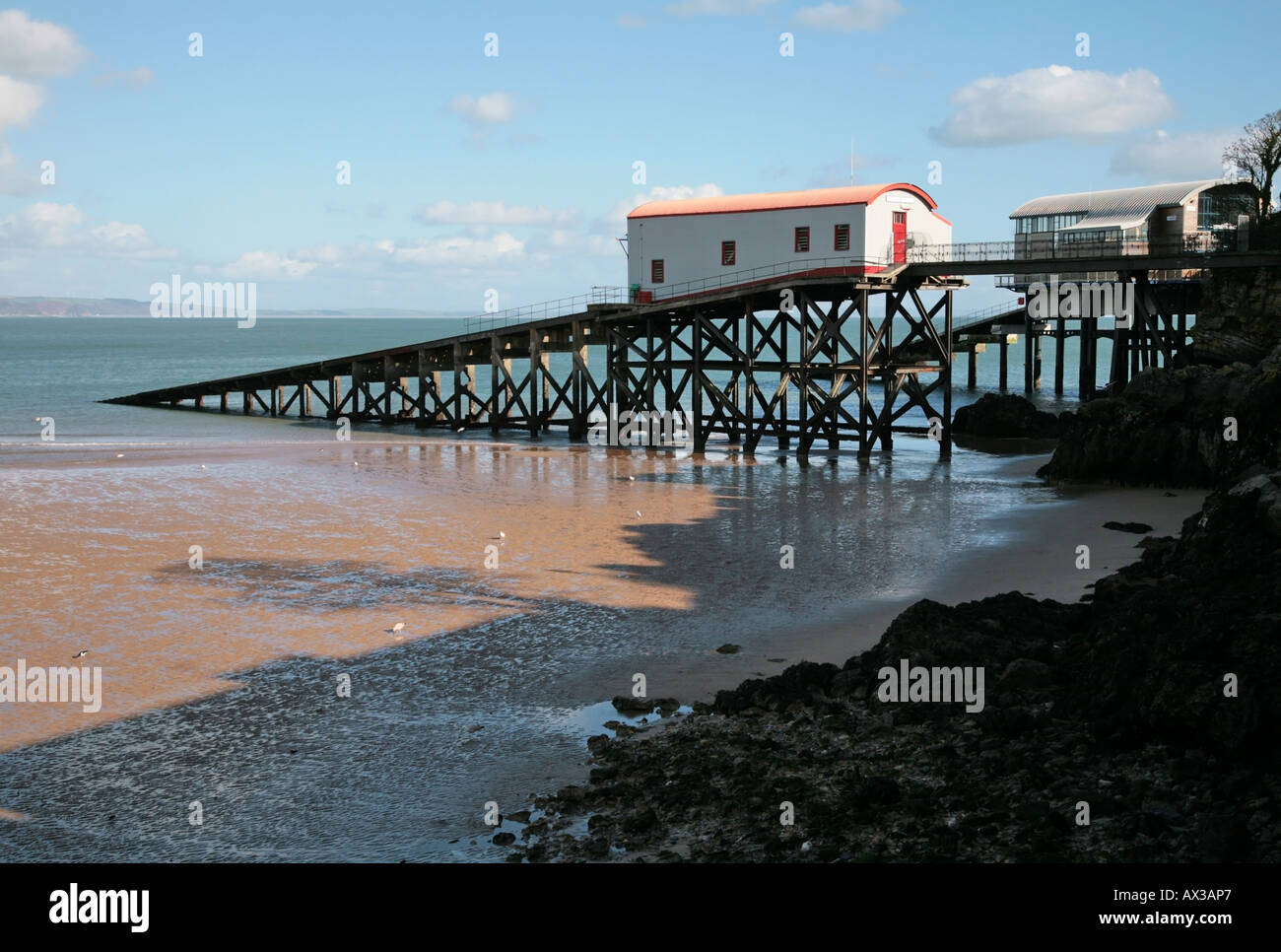 Lifeboat house hi-res stock photography and images - Alamy