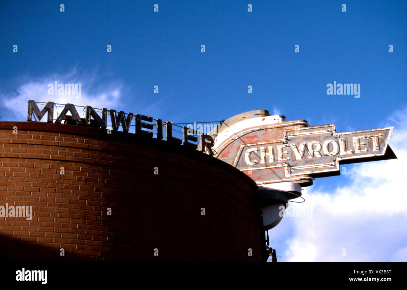American car dealer sign hi-res stock photography and images - Alamy