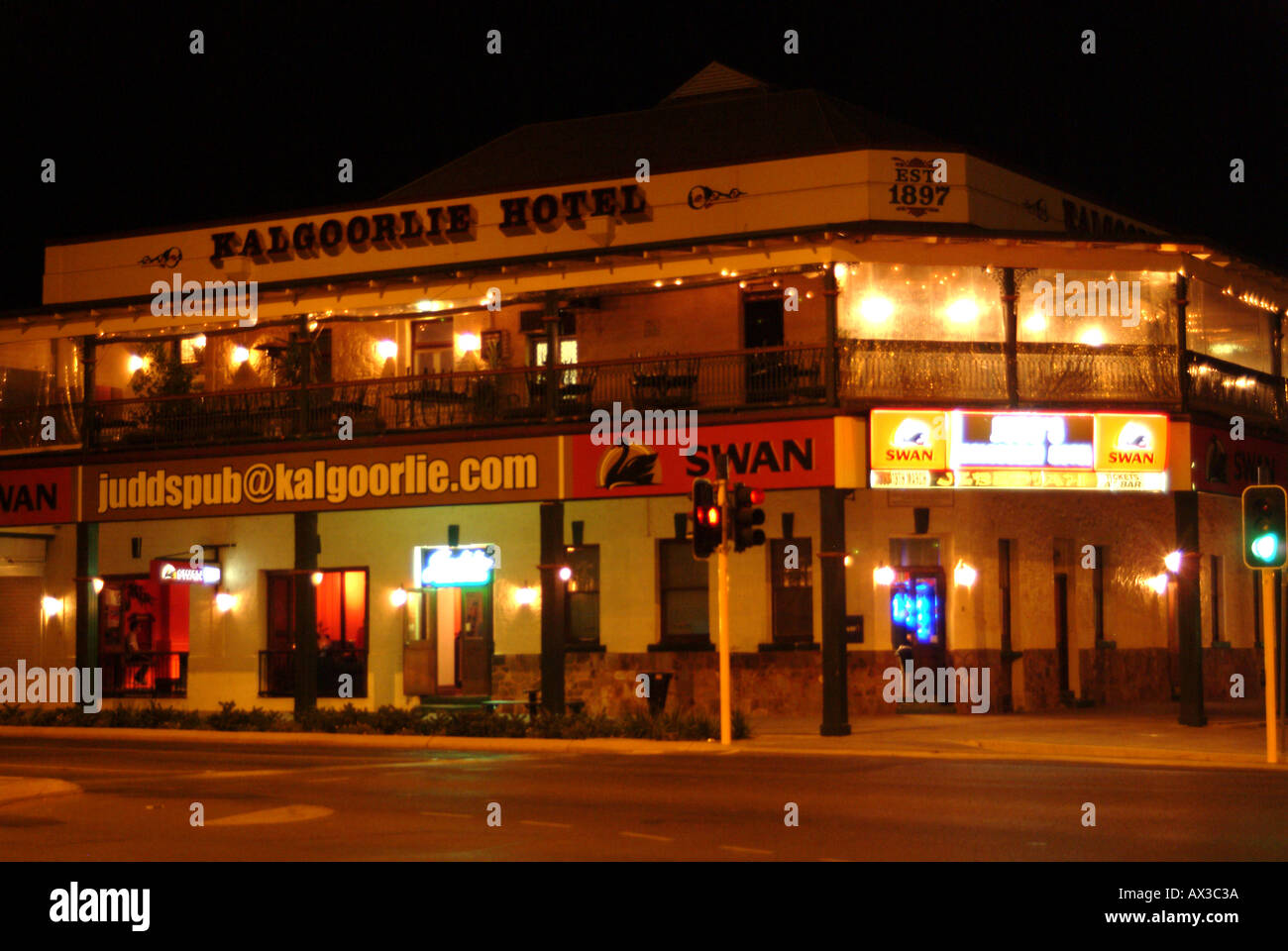 Western Australia Kalgoorlie street and Kalgoorie Hotel at night Stock ...