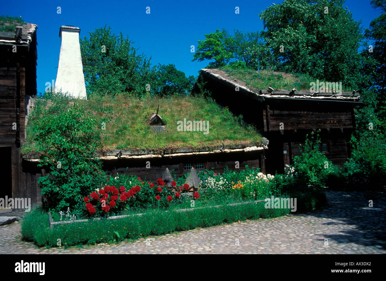 Turf roof hi-res stock photography and images - Alamy