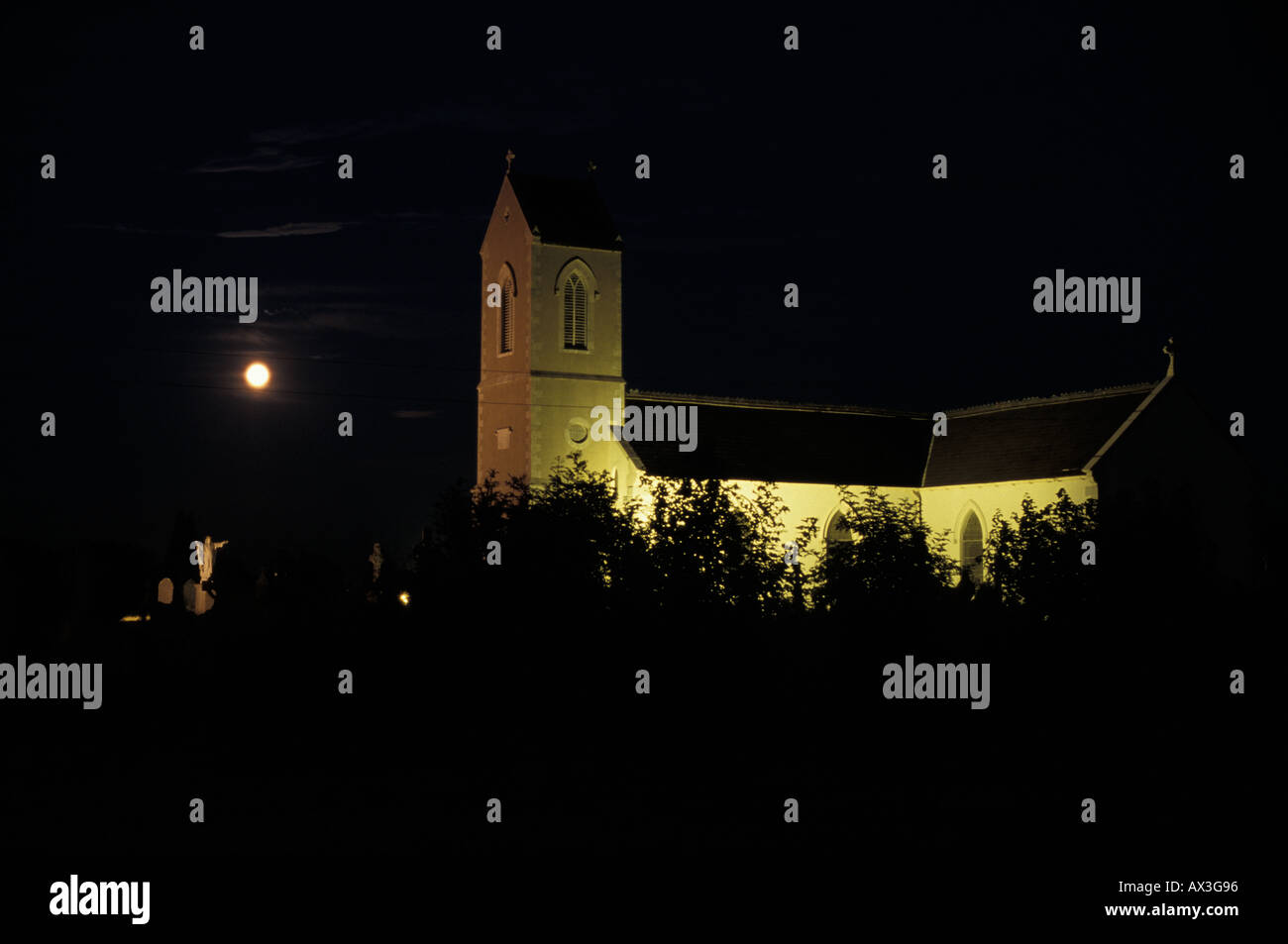 Full moon church hi-res stock photography and images - Alamy