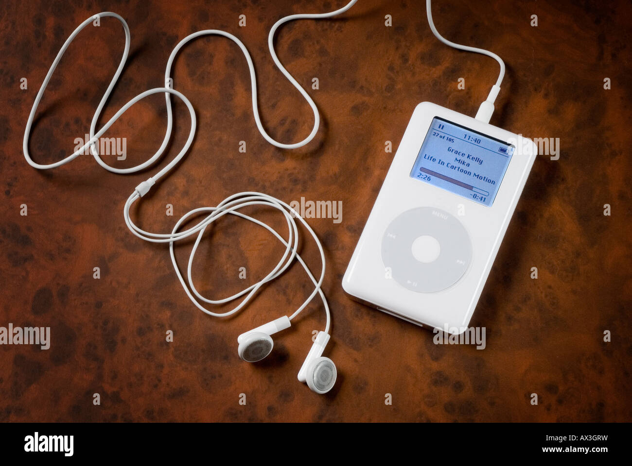 Ipod with earphone hi-res stock photography and images - Alamy