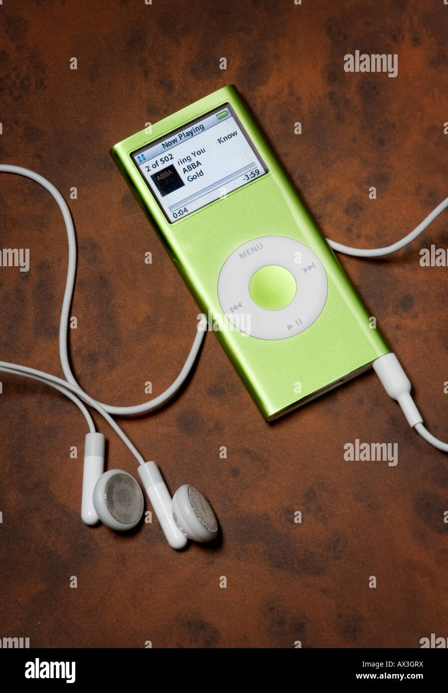 Ipod with earphone hi-res stock photography and images - Alamy