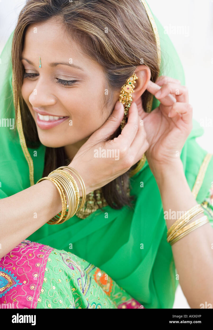 Indian woman wearing traditional dress Stock Photo - Alamy