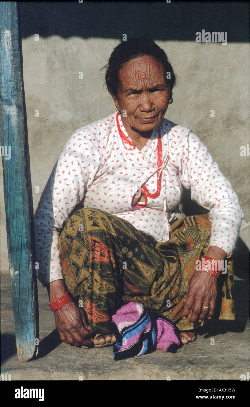NEPAL NATIVE WOMAN IN THE HIMALAYAN REGION NEAR POKHARA Stock Photo - Alamy