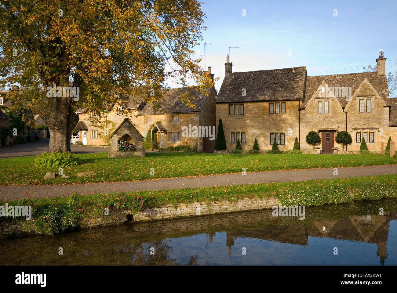 The picturesque village of Lower Slaughter in the Cotswolds Stock Photo ...
