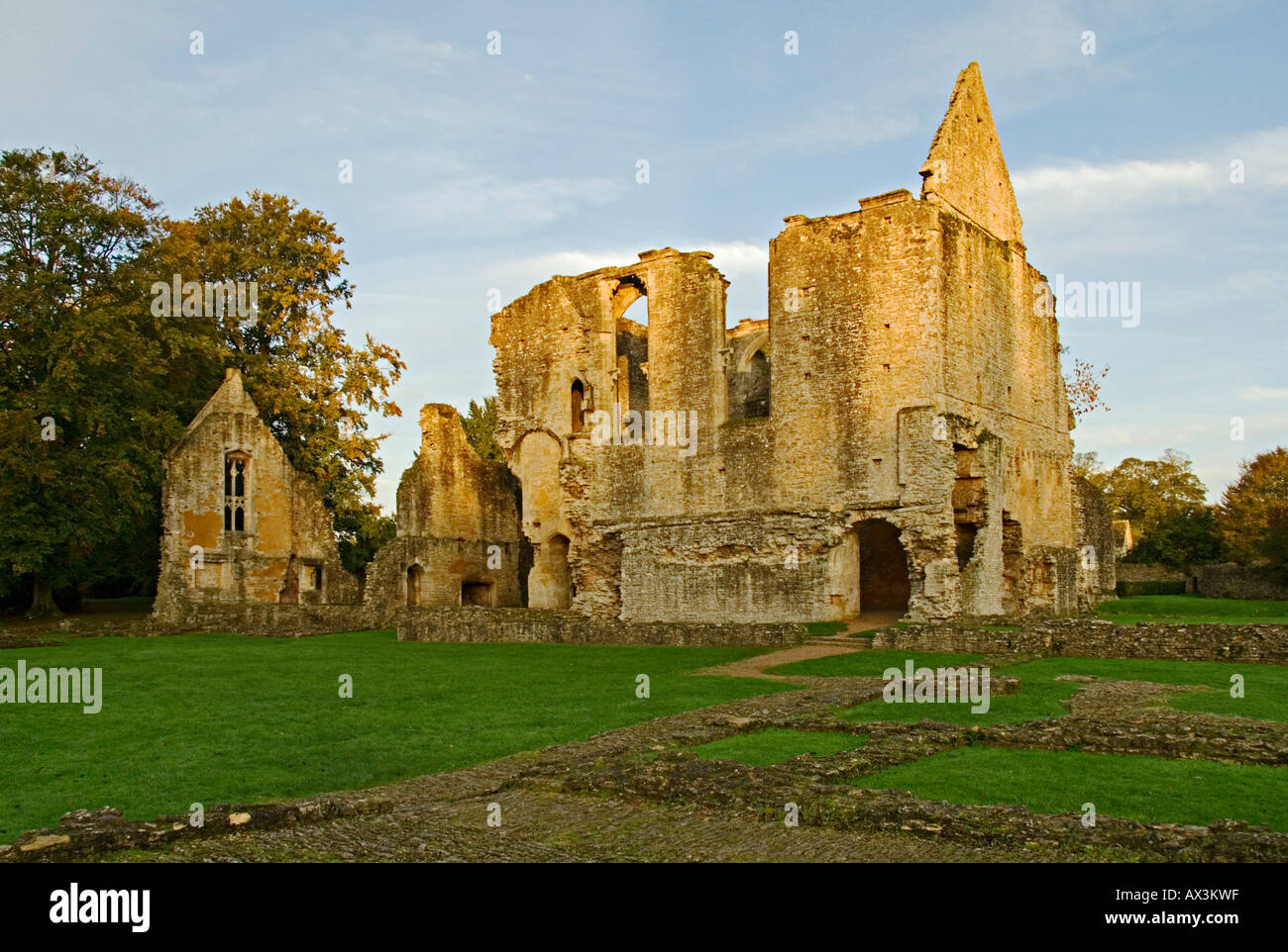 The ruins of Minster Lovell Hall in the Cotswolds Stock Photo - Alamy